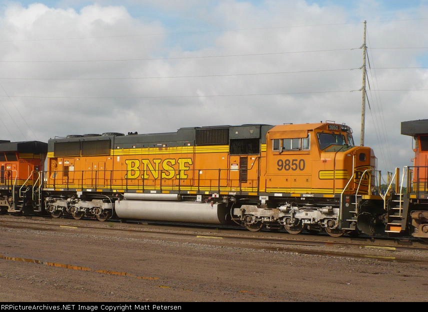 BNSF 9850